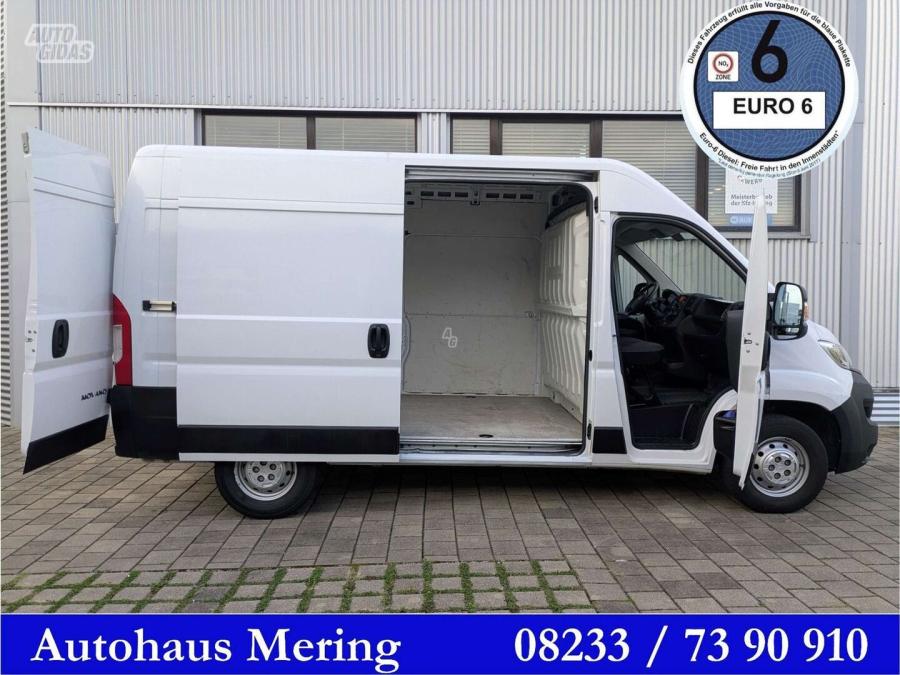 White Opel Movano 2023 in Kaunas, with an engine capacity of 2.20 L and mileage of 27 thousand km for 26621 €, photo 2 on AUTOMOTO.COM.LV
