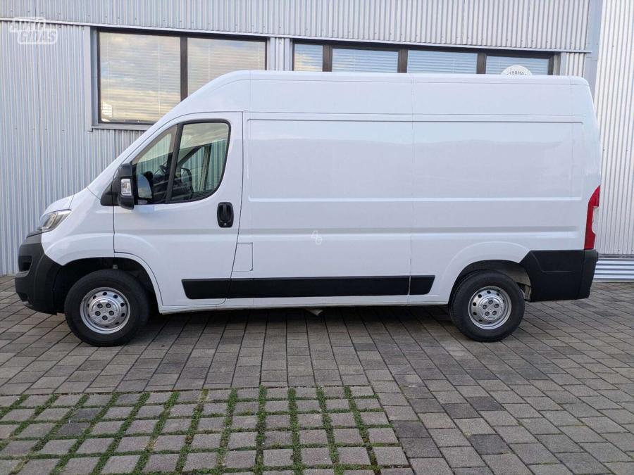 White Opel Movano 2023 in Kaunas, with an engine capacity of 2.20 L and mileage of 27 thousand km for 26621 €, photo 3 on AUTOMOTO.COM.LV