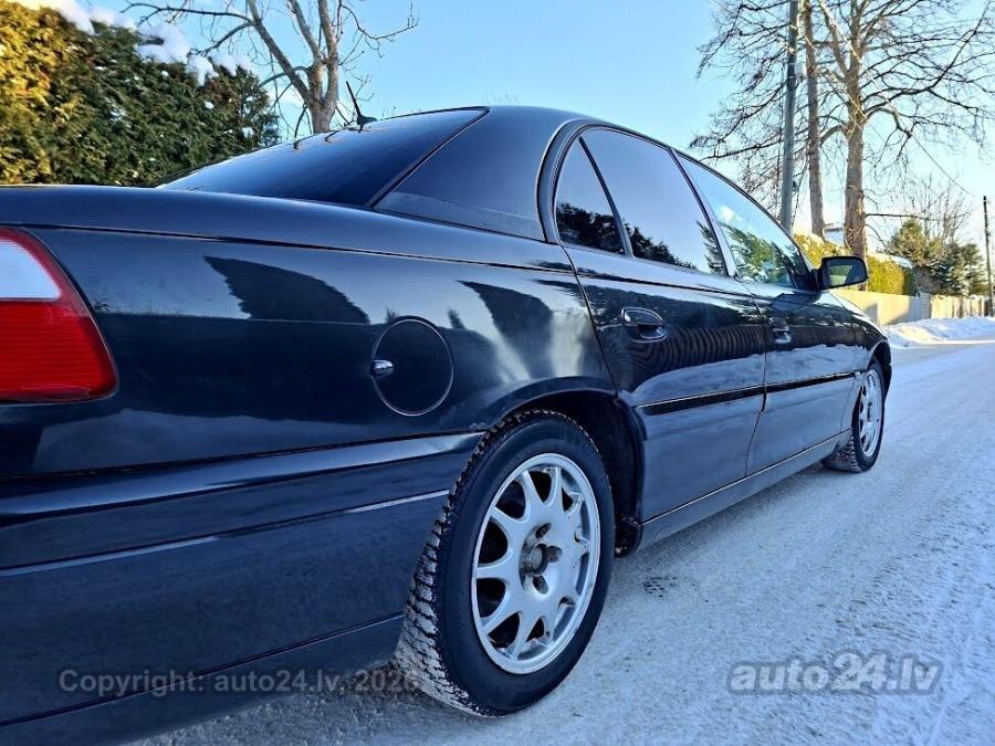 Black Opel Omega 2001 in Tallinn, with an engine capacity of 2.20 L and mileage of 336 thousand km for 1500 €, photo 8 on AUTOMOTO.COM.LV