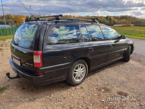 Melns Opel Omega 2001 Viljandi, ar dzinēja tilpumu 2.20 L un nobraukumu 200 tūkst. km par 2500 €, foto 3 vietnē AUTOMOTO.COM.LV