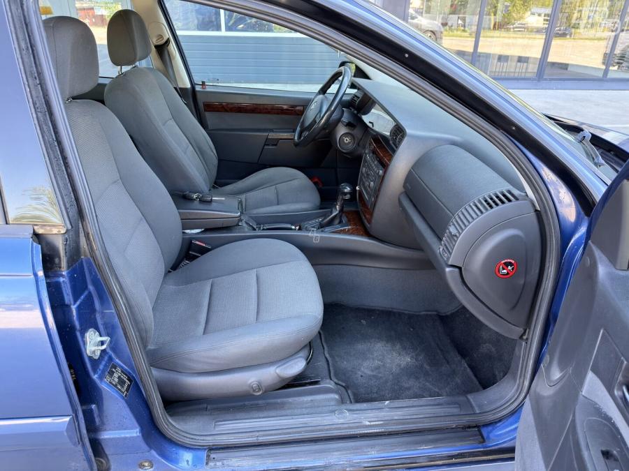 Zils Opel Omega 2002 Panevēža, ar dzinēja tilpumu 2.50 L un nobraukumu 317 tūkst. km par 1150 €, foto 18 vietnē AUTOMOTO.COM.LV