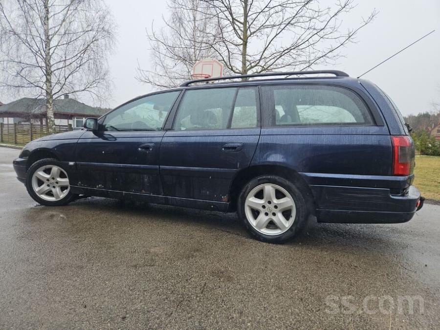 Blue Opel Omega 2003 in Bauska, with an engine capacity of 2.20 L and mileage of 381 thousand km for 500 €, photo 2 on AUTOMOTO.COM.LV