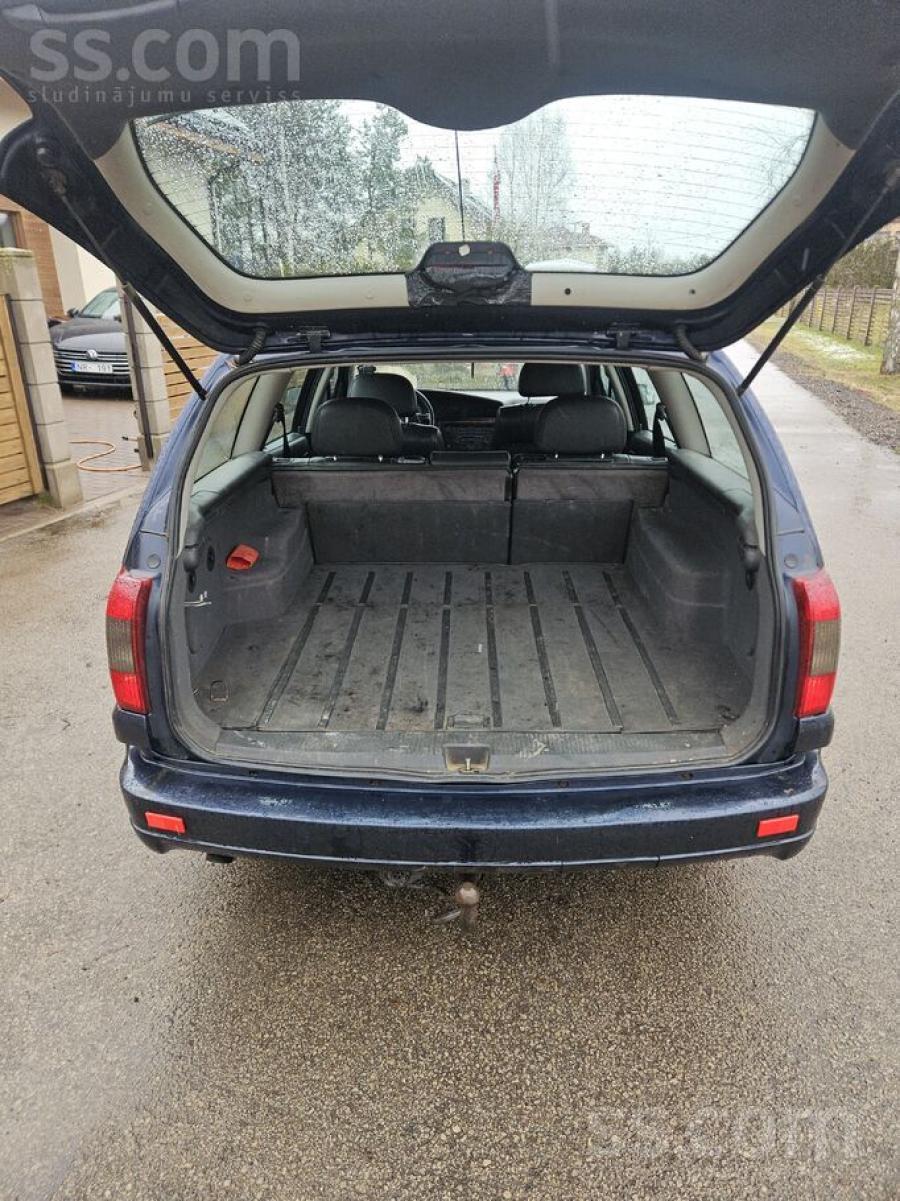 Blue Opel Omega 2003 in Bauska, with an engine capacity of 2.20 L and mileage of 381 thousand km for 500 €, photo 6 on AUTOMOTO.COM.LV