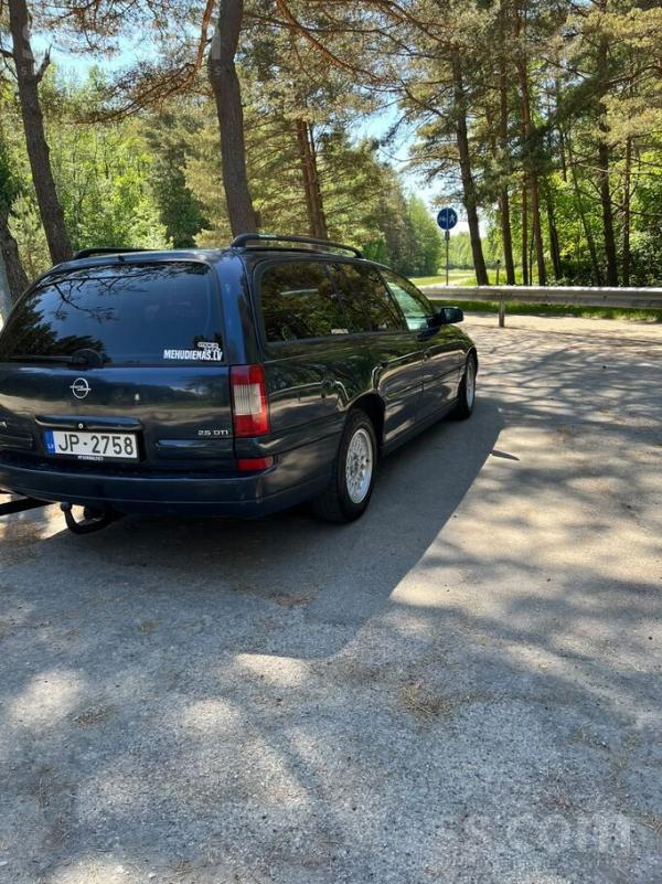 Blue Opel Omega 2003 in Ventspils, with an engine capacity of 2.50 L and mileage of 303 thousand km for 1600 €, photo 5 on AUTOMOTO.COM.LV