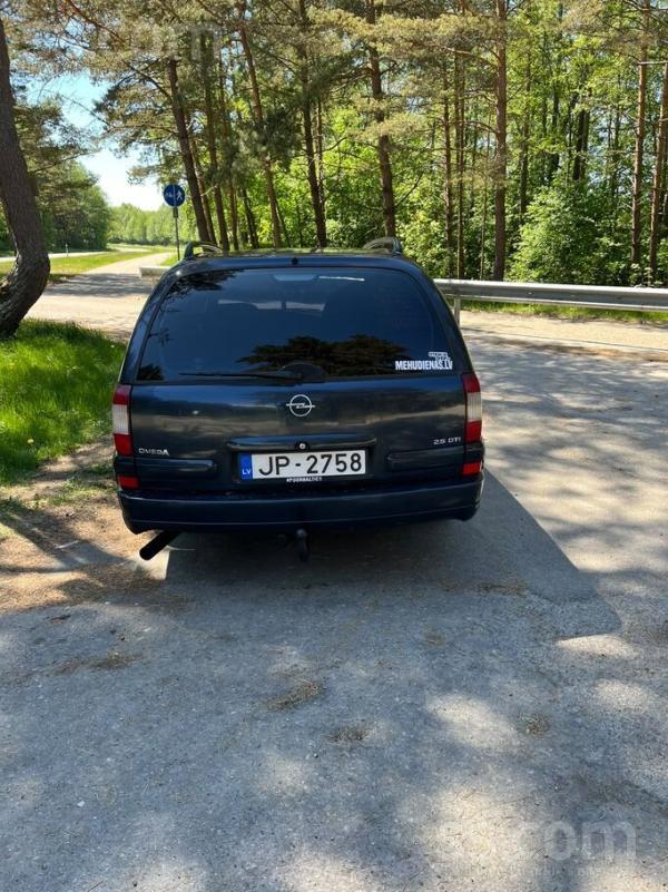 Blue Opel Omega 2003 in Ventspils, with an engine capacity of 2.50 L and mileage of 303 thousand km for 1600 €, photo 6 on AUTOMOTO.COM.LV