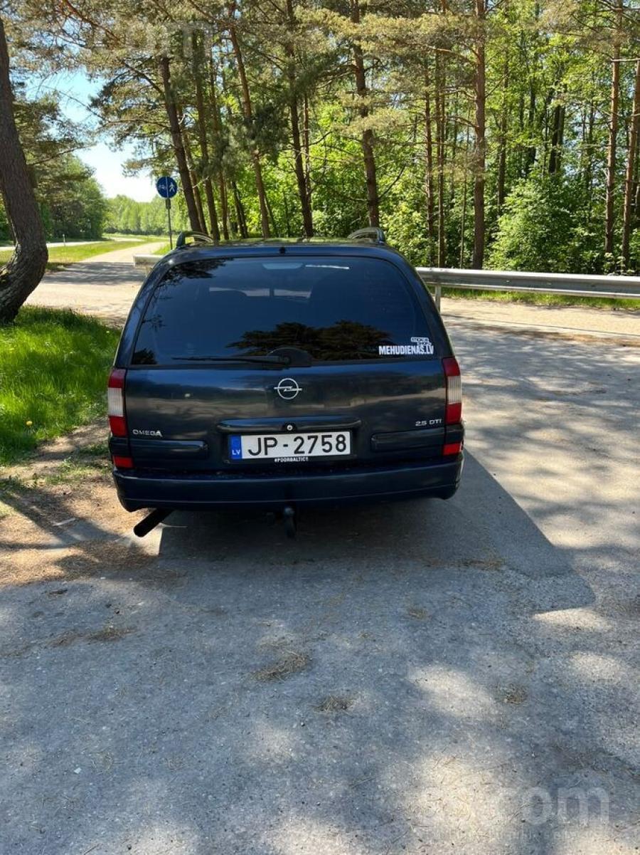 Blue Opel Omega 2003 in Ventspils, with an engine capacity of 2.50 L and mileage of 303 thousand km for 1600 €, photo 7 on AUTOMOTO.COM.LV