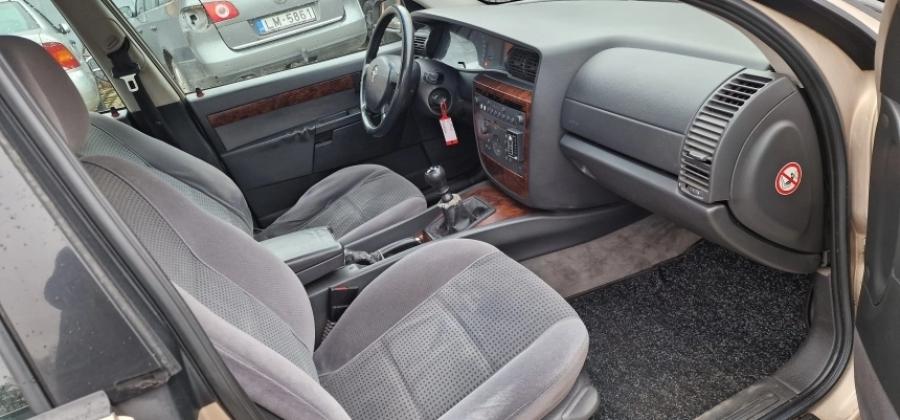 Brown Opel Omega 2000 in Riga, with an engine capacity of 2.20 L and mileage of 238 thousand km for 1500 €, photo 12 on AUTOMOTO.COM.LV
