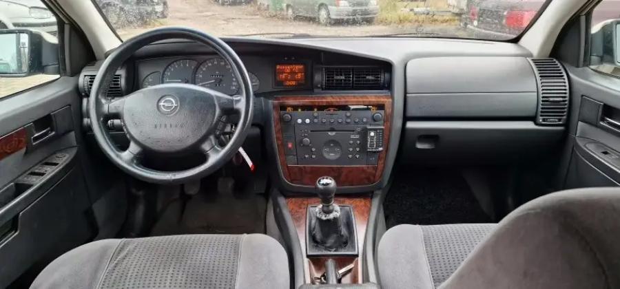 Brown Opel Omega 2000 in Valmiera, with an engine capacity of 2.20 L and mileage of 238 thousand km for 1500 €, photo 10 on AUTOMOTO.COM.LV