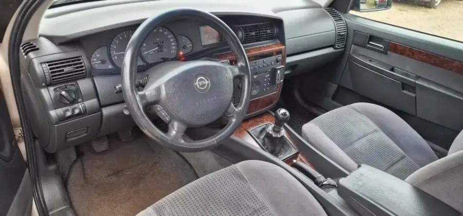 Brown Opel Omega 2000 in Valmiera, with an engine capacity of 2.20 L and mileage of 238 thousand km for 1500 €, photo 11 on AUTOMOTO.COM.LV