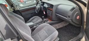 Brown Opel Omega 2000 in Valmiera, with an engine capacity of 2.20 L and mileage of 238 thousand km for 1500 €, photo 12 on AUTOMOTO.COM.LV
