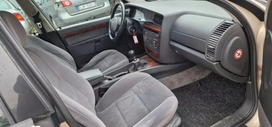 Brown Opel Omega 2000 in Valmiera, with an engine capacity of 2.20 L and mileage of 238 thousand km for 1500 €, photo 12 on AUTOMOTO.COM.LV