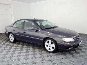 Brūns Opel Omega 2000 Tallina, ar dzinēja tilpumu 3.00 L un nobraukumu 225 tūkst. km par 1499 €, foto  vietnē AUTOMOTO.COM.LV