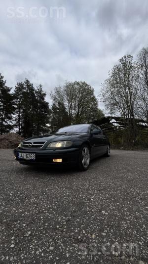 Green Opel Omega 2001 in Valmiera, with an engine capacity of 2.20 L and mileage of 251 thousand km for 900 €, photo 1 on AUTOMOTO.COM.LV