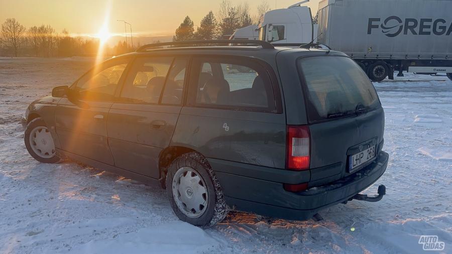 Green Opel Omega 2002 in Kelme, with an engine capacity of 2.20 L and mileage of 155 thousand km for 1500 €, photo 3 on AUTOMOTO.COM.LV