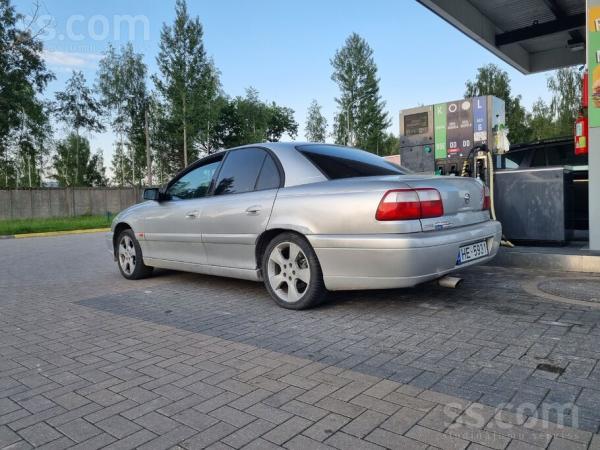 Grey Opel Omega 2000 in Ogre, with an engine capacity of 2.20 L and mileage of 200 thousand km for 1250 €, photo 1 on AUTOMOTO.COM.LV
