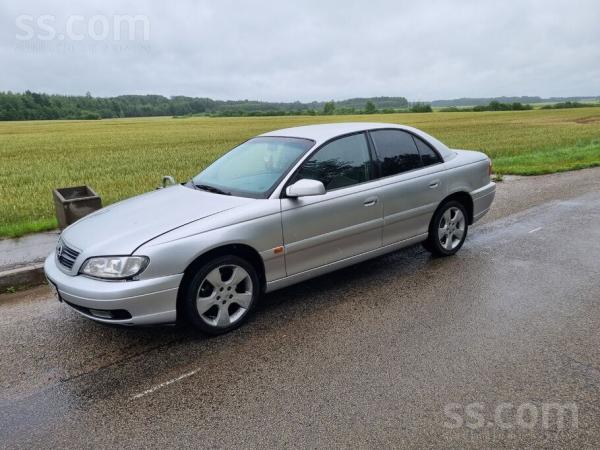Grey Opel Omega 2000 in Ogre, with an engine capacity of 2.20 L and mileage of 200 thousand km for 1250 €, photo 3 on AUTOMOTO.COM.LV