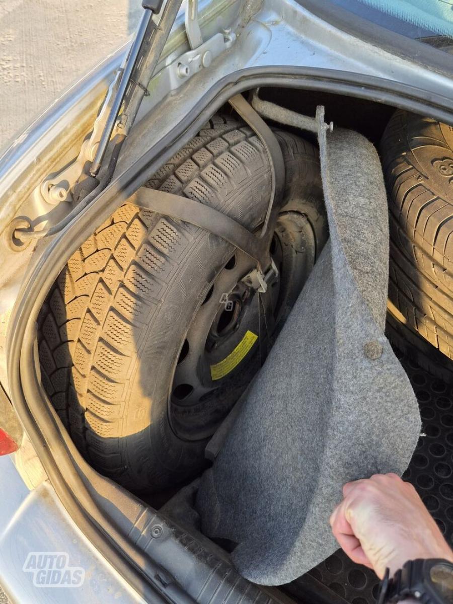 Pelēks Opel Omega 2000 Viļņa, ar dzinēja tilpumu 2.20 L un nobraukumu 409 tūkst. km par 600 €, foto 11 vietnē AUTOMOTO.COM.LV