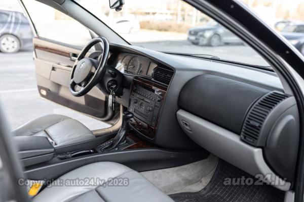 Grey Opel Omega 2001 in Tallinn, with an engine capacity of 2.60 L and mileage of 277 thousand km for 1999 €, photo 11 on AUTOMOTO.COM.LV