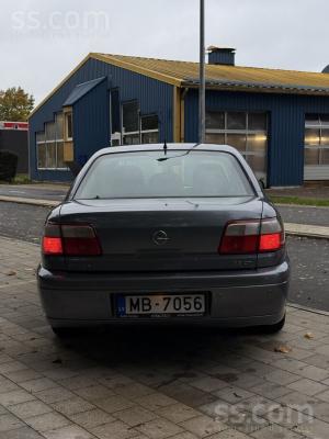 Pelēks Opel Omega 2003 Rīga, ar dzinēja tilpumu 2.20 L un nobraukumu 283 tūkst. km par 2950 €, foto 3 vietnē AUTOMOTO.COM.LV