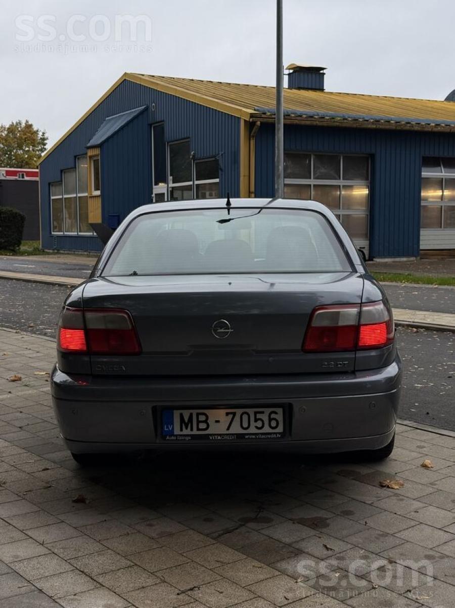 Pelēks Opel Omega 2003 Rīga, ar dzinēja tilpumu 2.20 L un nobraukumu 283 tūkst. km par 2950 €, foto 3 vietnē AUTOMOTO.COM.LV