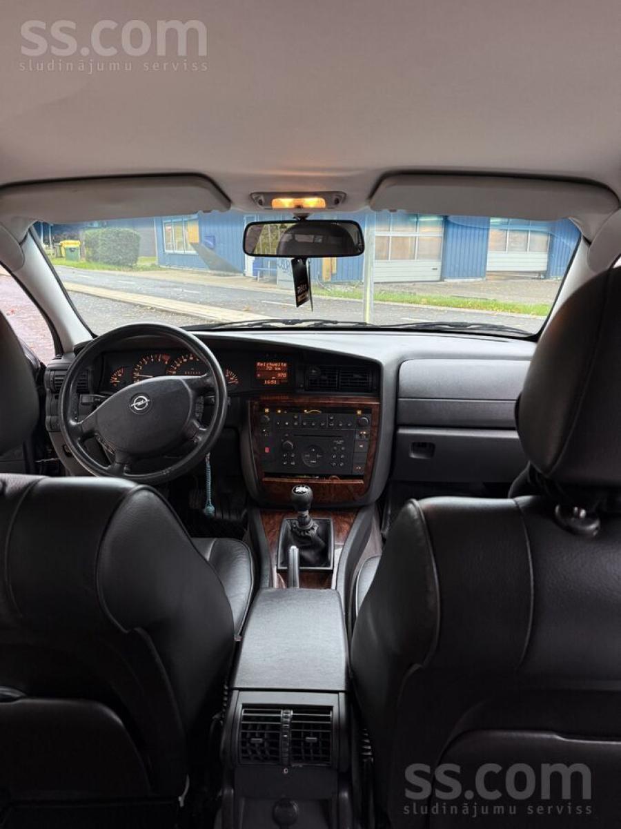 Pelēks Opel Omega 2003 Rīga, ar dzinēja tilpumu 2.20 L un nobraukumu 283 tūkst. km par 2950 €, foto 4 vietnē AUTOMOTO.COM.LV