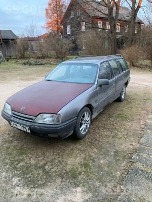 Grey Opel Omega 1988 in Valmiera, with an engine capacity of 2.00 L and mileage of 270 thousand km for 1000 €, photo  on AUTOMOTO.COM.LV