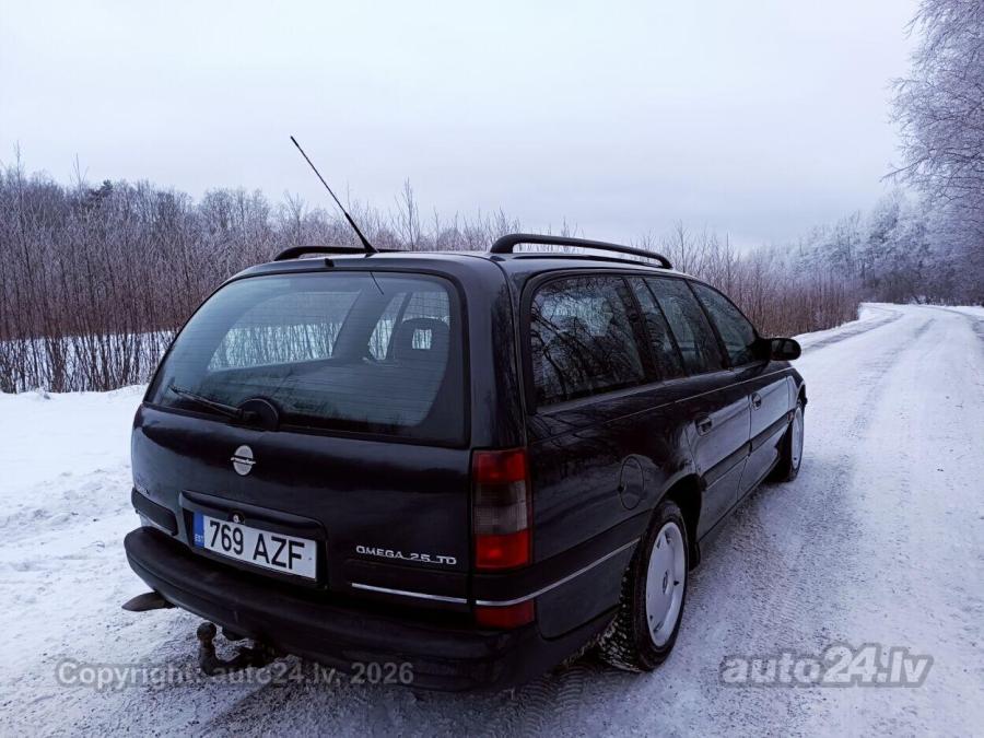 Серый Опель Омега 1996 в Сауэ, объемом двигателя 2.50 л и пробегом 330 тыс. км за 1300 €, фото 3 на AUTOMOTO.COM.LV