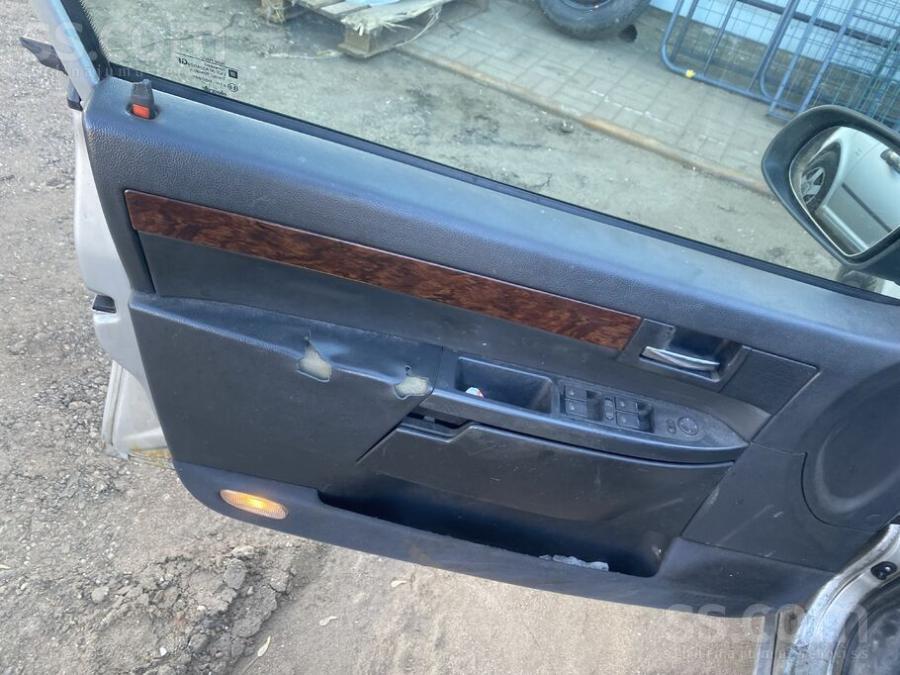 Pelēks Opel Omega 2001 Daugavpils, ar dzinēja tilpumu 2.50 L un nobraukumu 380 tūkst. km par 700 €, foto 4 vietnē AUTOMOTO.COM.LV