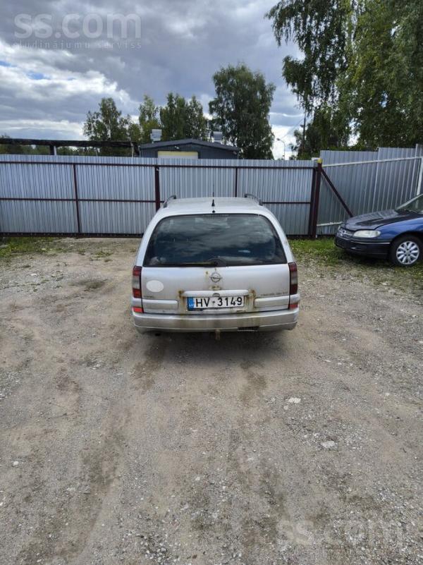 Grey Opel Omega 2001 in Daugavpils, with an engine capacity of 2.50 L and mileage of 380 thousand km for 650 €, photo 5 on AUTOMOTO.COM.LV