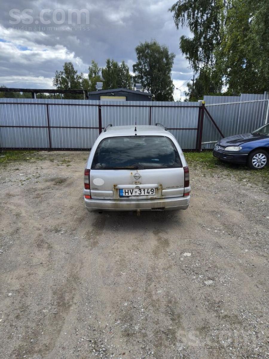 Pelēks Opel Omega 2001 Daugavpils, ar dzinēja tilpumu 2.50 L un nobraukumu 380 tūkst. km par 650 €, foto 5 vietnē AUTOMOTO.COM.LV