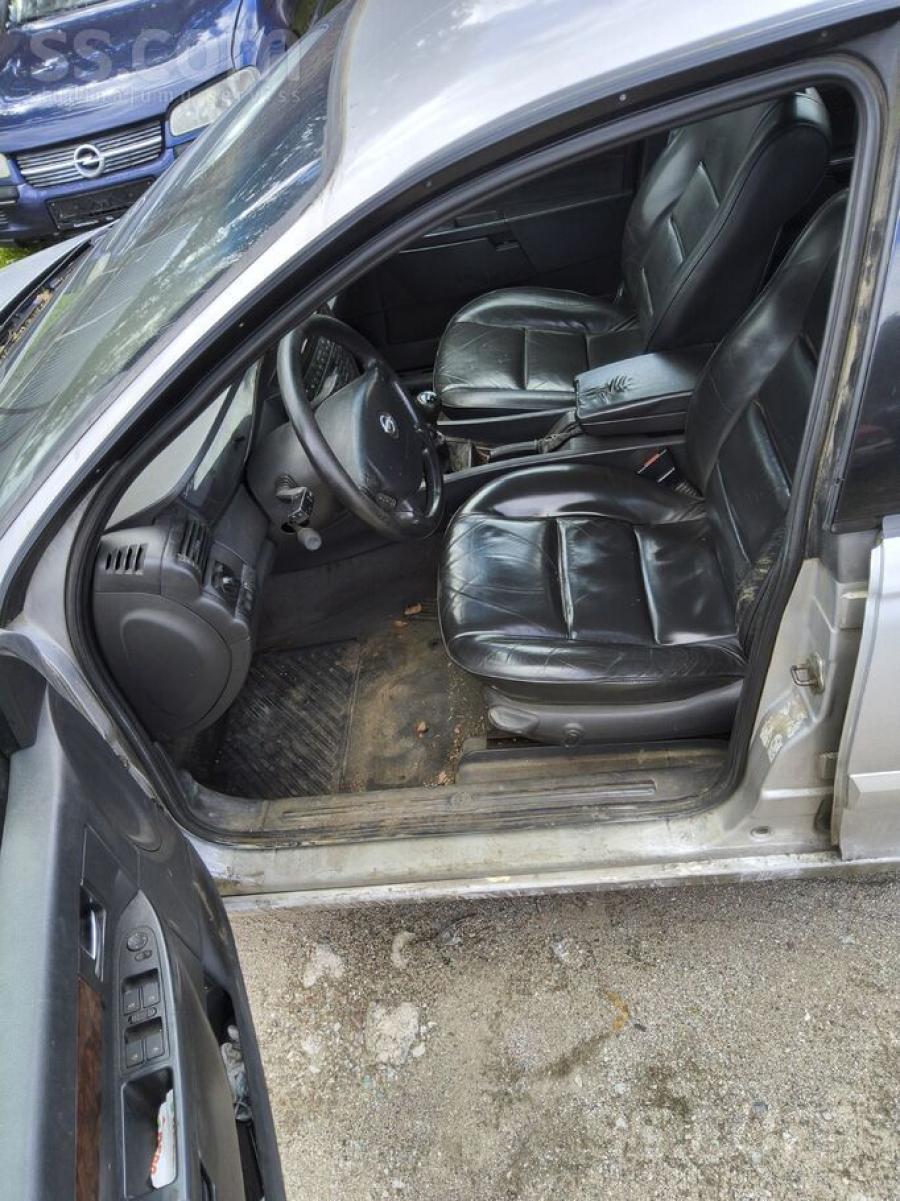 Pelēks Opel Omega 2001 Daugavpils, ar dzinēja tilpumu 2.50 L un nobraukumu 380 tūkst. km par 650 €, foto 7 vietnē AUTOMOTO.COM.LV