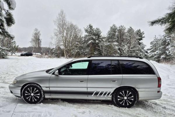 Grey Opel Omega 2002 in Vilnius, with an engine capacity of 2.17 L and mileage of 285 thousand km for 999 €, photo 2 on AUTOMOTO.COM.LV