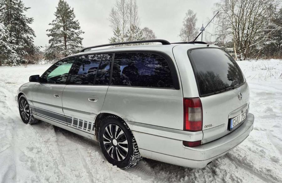 Grey Opel Omega 2002 in Vilnius, with an engine capacity of 2.17 L and mileage of 285 thousand km for 999 €, photo 3 on AUTOMOTO.COM.LV