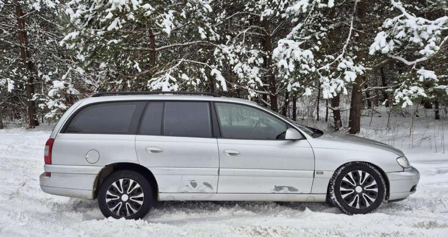 Grey Opel Omega 2002 in Vilnius, with an engine capacity of 2.17 L and mileage of 285 thousand km for 999 €, photo 5 on AUTOMOTO.COM.LV