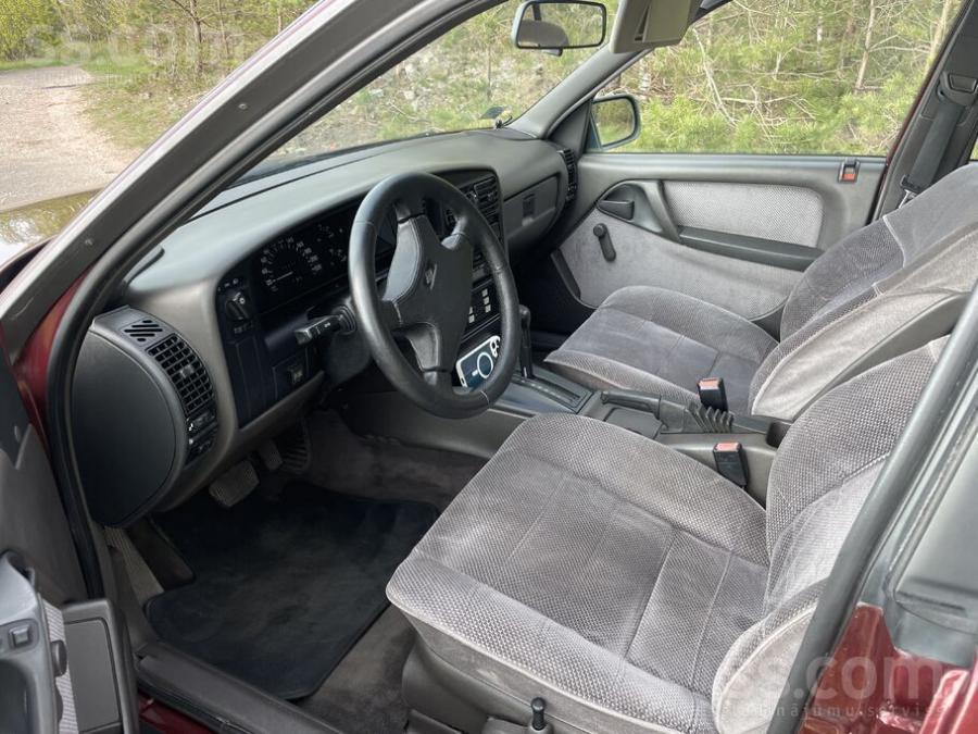 Sarkans Opel Omega 1988 Liepāja, ar dzinēja tilpumu 2.00 L un nobraukumu 254 tūkst. km par 2400 €, foto 4 vietnē AUTOMOTO.COM.LV
