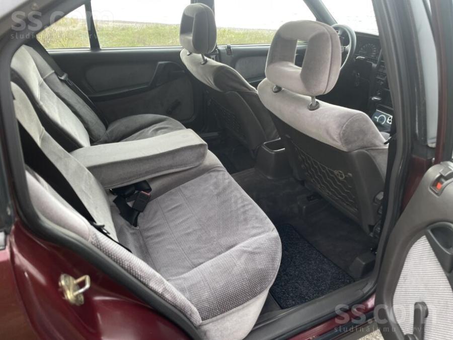 Sarkans Opel Omega 1988 Liepāja, ar dzinēja tilpumu 2.00 L un nobraukumu 254 tūkst. km par 2400 €, foto 6 vietnē AUTOMOTO.COM.LV