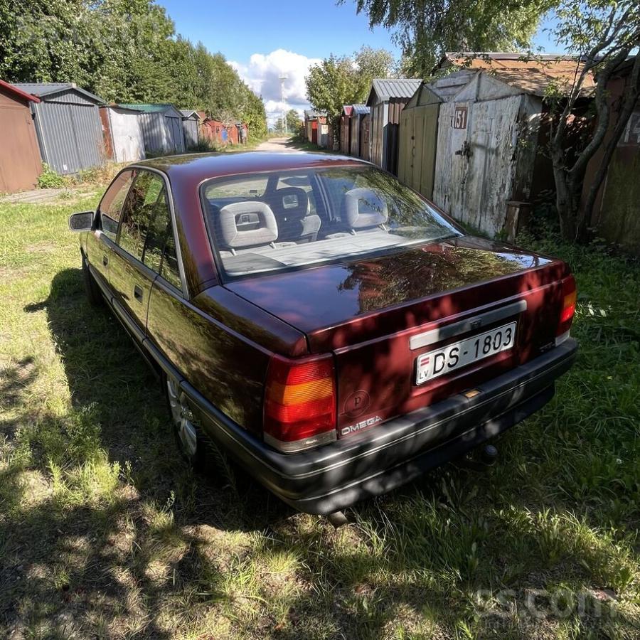 Sarkans Opel Omega 1988 Liepāja, ar dzinēja tilpumu 2.00 L un nobraukumu 254 tūkst. km par 2400 €, foto 17 vietnē AUTOMOTO.COM.LV