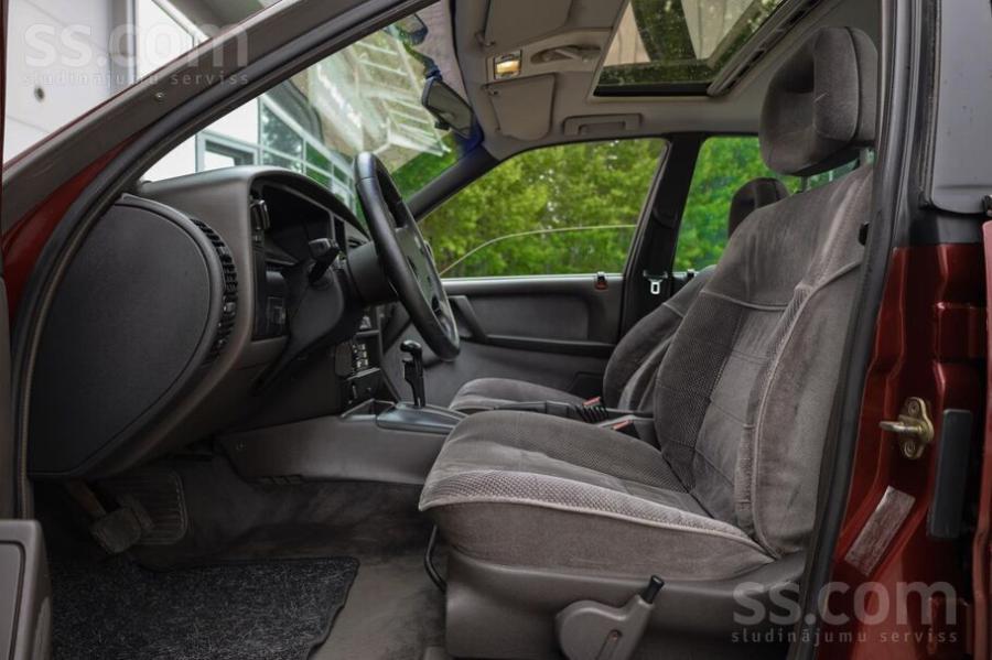 Red Opel Omega 1988 in Riga, with an engine capacity of 2.00 L and mileage of 0 thousand km for 2495 €, photo 9 on AUTOMOTO.COM.LV