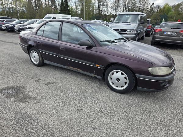 Sarkans Opel Omega 1994 Tallina, ar dzinēja tilpumu 2.00 L un nobraukumu 256 tūkst. km par 500 €, foto 1 vietnē AUTOMOTO.COM.LV