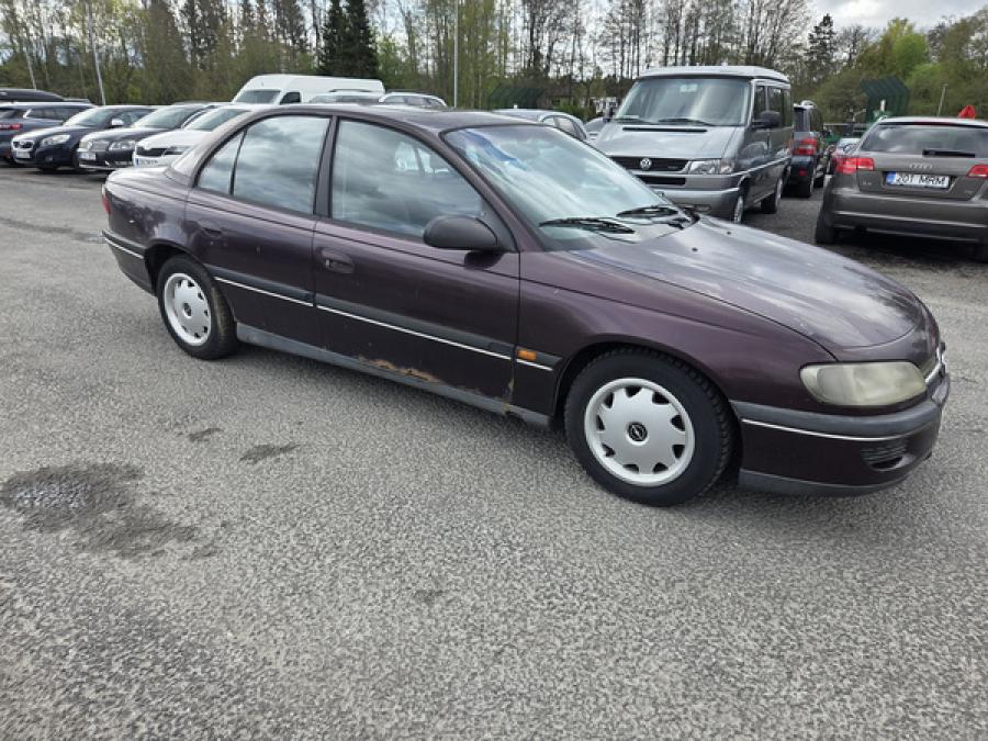 Red Opel Omega 1994 in Tallinn, with an engine capacity of 2.00 L and mileage of 256 thousand km for 500 €, photo 1 on AUTOMOTO.COM.LV