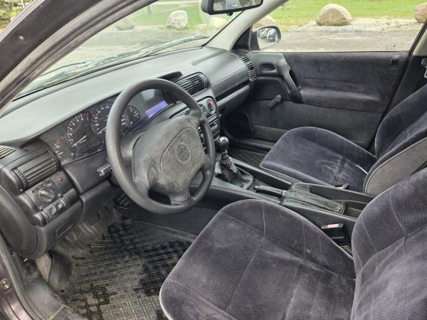 Sarkans Opel Omega 1994 Tallina, ar dzinēja tilpumu 2.00 L un nobraukumu 256 tūkst. km par 500 €, foto 9 vietnē AUTOMOTO.COM.LV