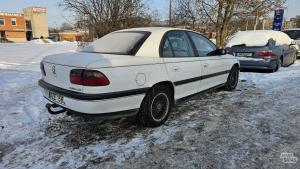 Opel Omega 1994 in Kaunas, with an engine capacity of 2.00 L and mileage of 185 thousand km for 550 €, photo 2 on AUTOMOTO.COM.LV