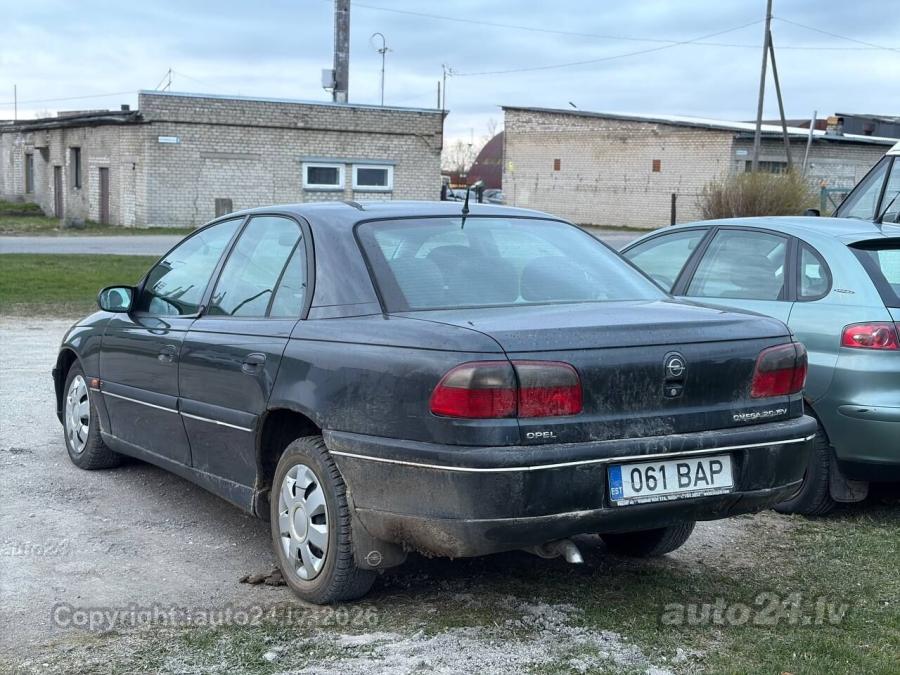 Opel Omega 1997 in Narva, with an engine capacity of 2.00 L and mileage of 229 thousand km for 400 €, photo 5 on AUTOMOTO.COM.LV