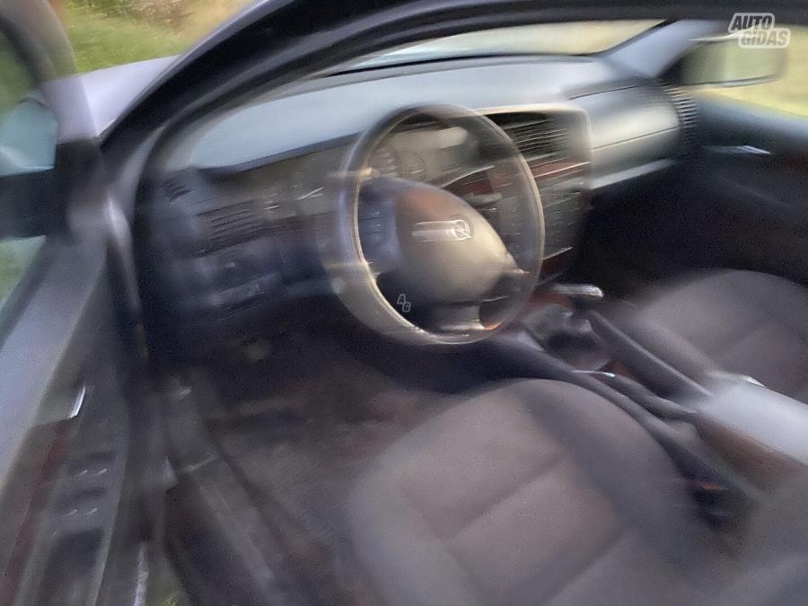Opel Omega 2000 in Kaunas, with an engine capacity of 2.20 L and mileage of 300 thousand km for 450 €, photo 6 on AUTOMOTO.COM.LV