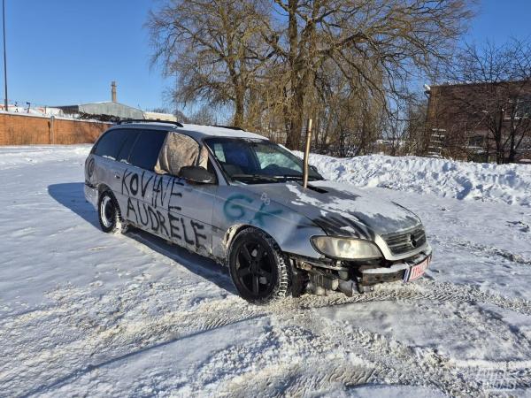 Opel Omega 2004 in Siauliai, with an engine capacity of 2.20 L and mileage of 300 thousand km for 400 €, photo 2 on AUTOMOTO.COM.LV