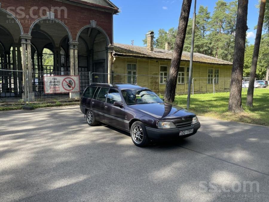 Violet Opel Omega 1990 in Riga, with an engine capacity of 2.00 L and mileage of 181 thousand km for 2500 €, photo 3 on AUTOMOTO.COM.LV