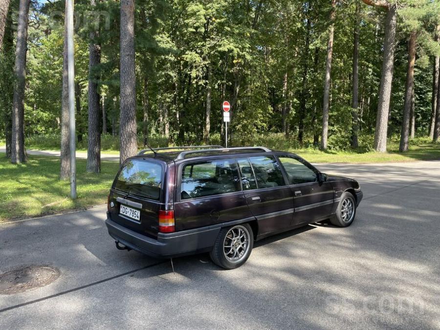 Violet Opel Omega 1990 in Riga, with an engine capacity of 2.00 L and mileage of 181 thousand km for 2500 €, photo 4 on AUTOMOTO.COM.LV