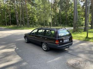Violet Opel Omega 1990 in Riga, with an engine capacity of 2.00 L and mileage of 181 thousand km for 2500 €, photo 5 on AUTOMOTO.COM.LV