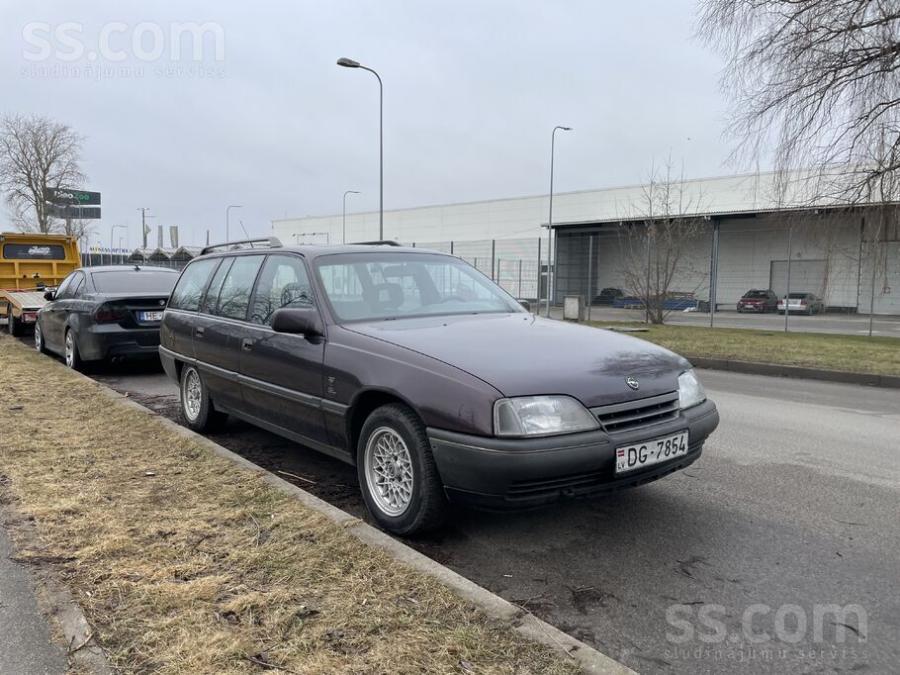 Violet Opel Omega 1990 in Riga, with an engine capacity of 2.00 L and mileage of 181 thousand km for 2500 €, photo 11 on AUTOMOTO.COM.LV