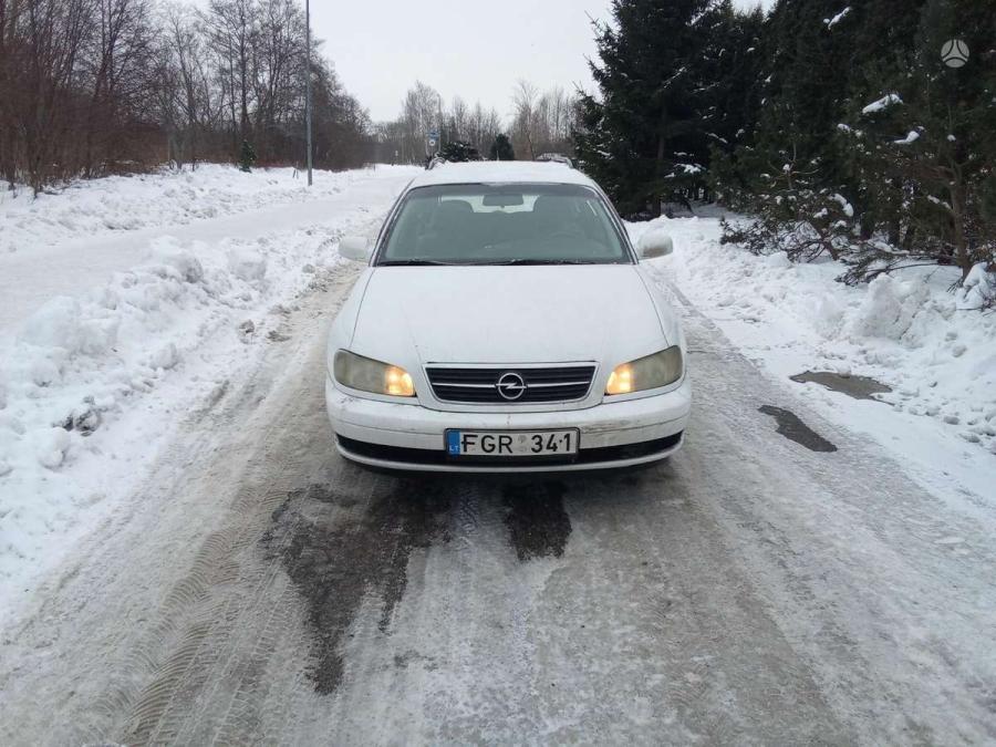 White Opel Omega 2002 in Klaipeda, with an engine capacity of 2.17 L and mileage of 360 thousand km for 990 €, photo 3 on AUTOMOTO.COM.LV